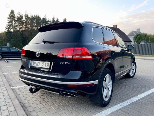 Melns Volkswagen Touareg 2018 Viļņa, ar dzinēja tilpumu 2.97 L un nobraukumu 269 tūkst. km par 14000 €, foto 4 vietnē AUTOMOTO.COM.LV