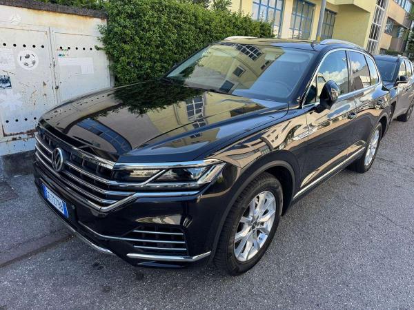 Melns Volkswagen Touareg 2018 Kauņa, ar dzinēja tilpumu 3.00 L un nobraukumu 170 tūkst. km par 31900 €, foto 2 vietnē AUTOMOTO.COM.LV