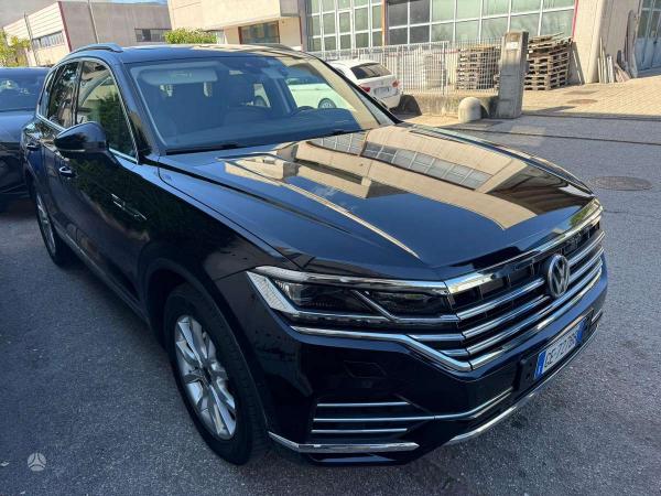 Melns Volkswagen Touareg 2018 Kauņa, ar dzinēja tilpumu 3.00 L un nobraukumu 170 tūkst. km par 31900 €, foto 3 vietnē AUTOMOTO.COM.LV