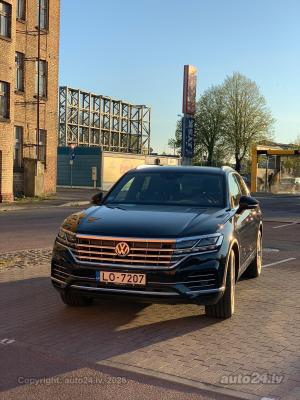 Black Volkswagen Touareg 2018 in Tallinn, with an engine capacity of 3.00 L and mileage of 145 thousand km for 32300 €, photo 4 on AUTOMOTO.COM.LV
