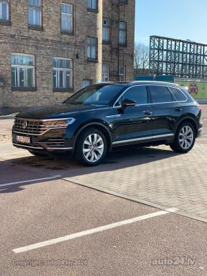 Black Volkswagen Touareg 2018 in Tallinn, with an engine capacity of 3.00 L and mileage of 145 thousand km for 32300 €, photo 5 on AUTOMOTO.COM.LV
