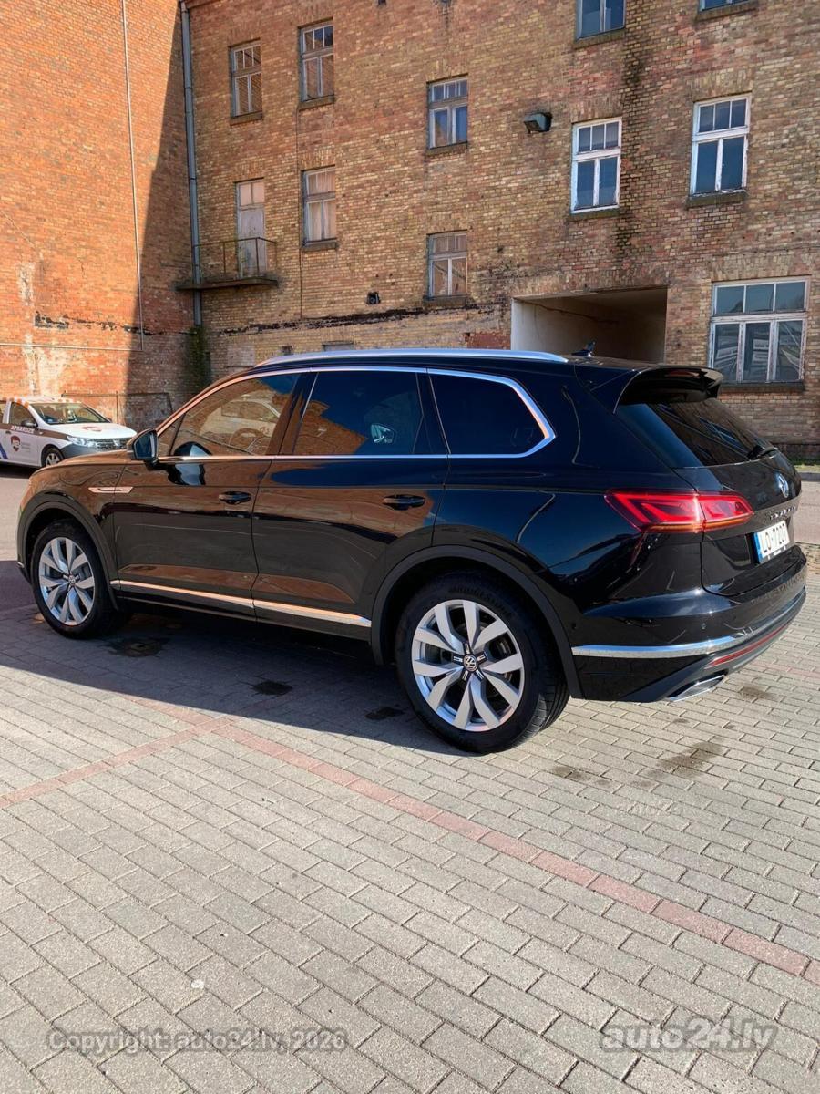Black Volkswagen Touareg 2018 in Tallinn, with an engine capacity of 3.00 L and mileage of 145 thousand km for 32300 €, photo 6 on AUTOMOTO.COM.LV