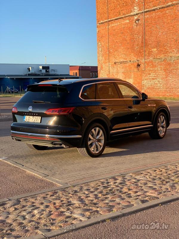 Melns Volkswagen Touareg 2018 Tallina, ar dzinēja tilpumu 3.00 L un nobraukumu 145 tūkst. km par 32300 €, foto 6 vietnē AUTOMOTO.COM.LV