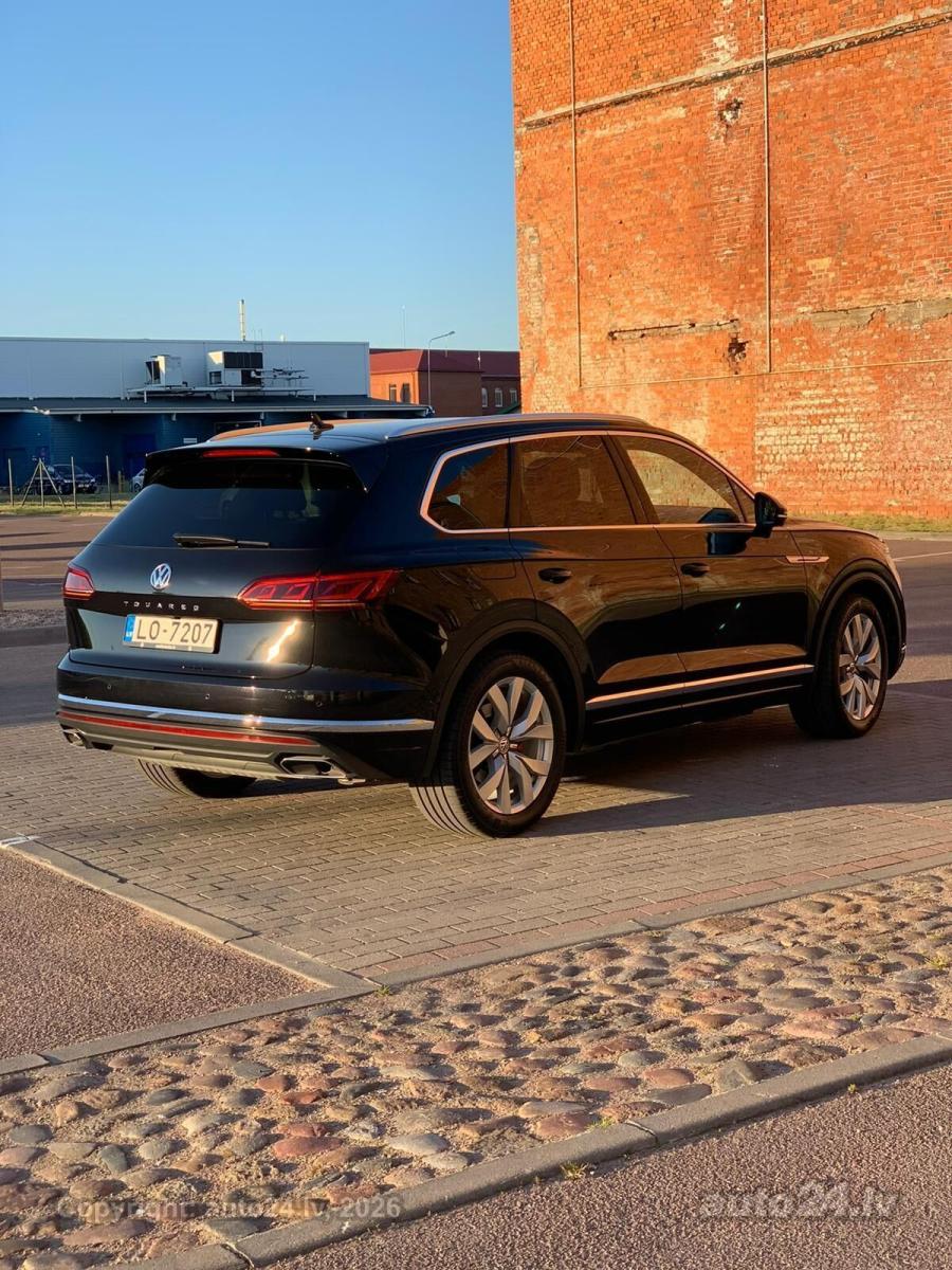 Black Volkswagen Touareg 2018 in Tallinn, with an engine capacity of 3.00 L and mileage of 145 thousand km for 32300 €, photo 7 on AUTOMOTO.COM.LV