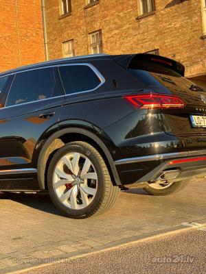 Black Volkswagen Touareg 2018 in Tallinn, with an engine capacity of 3.00 L and mileage of 145 thousand km for 32300 €, photo 8 on AUTOMOTO.COM.LV
