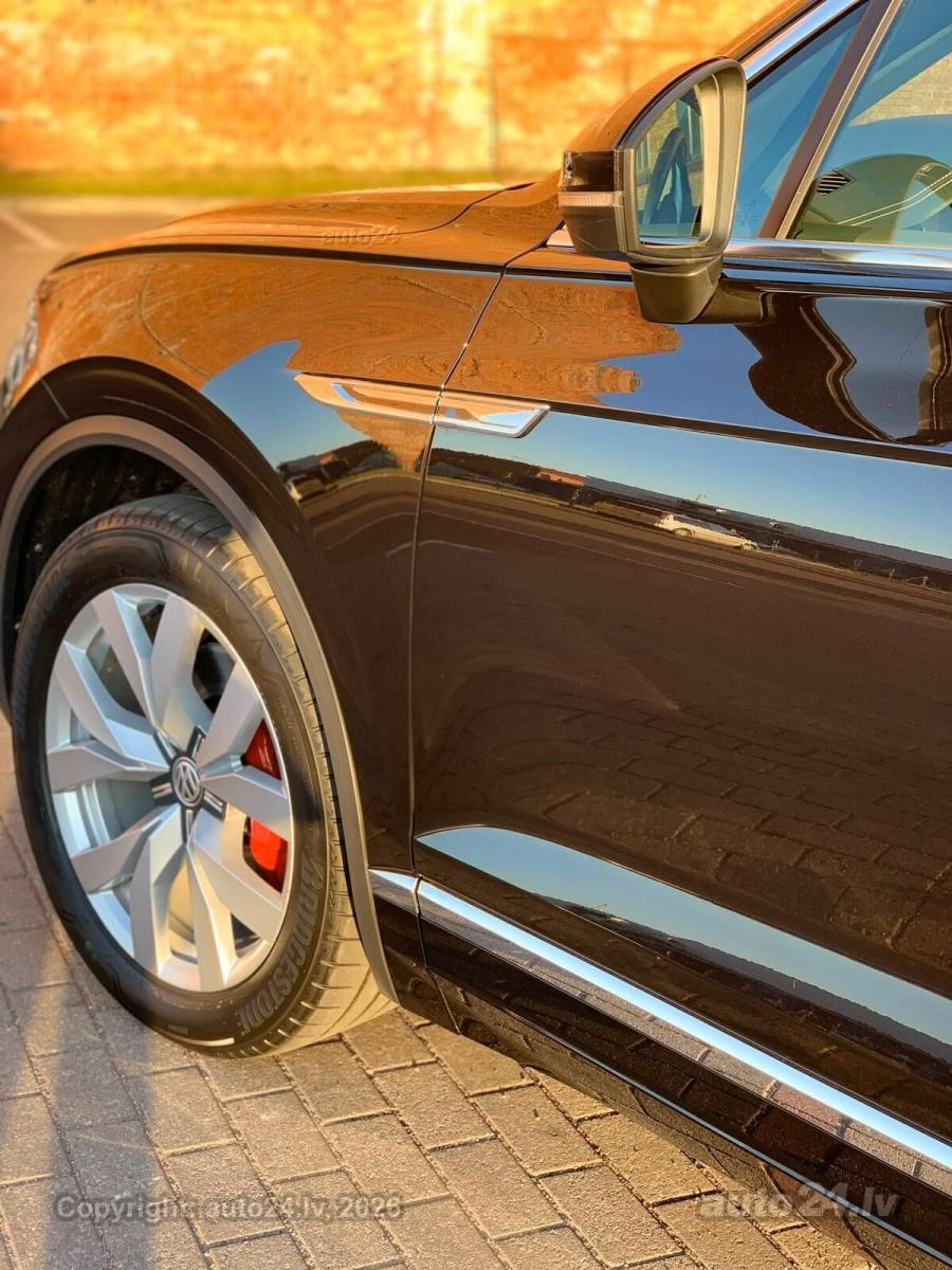 Black Volkswagen Touareg 2018 in Tallinn, with an engine capacity of 3.00 L and mileage of 145 thousand km for 32300 €, photo 9 on AUTOMOTO.COM.LV