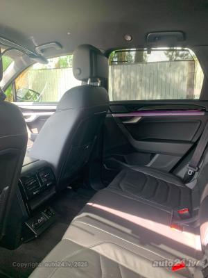 Black Volkswagen Touareg 2018 in Tallinn, with an engine capacity of 3.00 L and mileage of 145 thousand km for 32300 €, photo 11 on AUTOMOTO.COM.LV