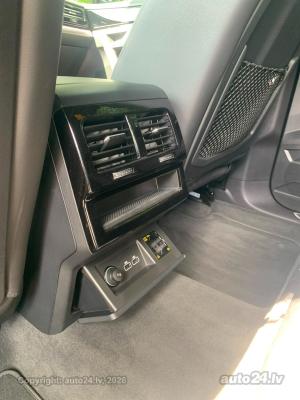 Black Volkswagen Touareg 2018 in Tallinn, with an engine capacity of 3.00 L and mileage of 145 thousand km for 32300 €, photo 12 on AUTOMOTO.COM.LV