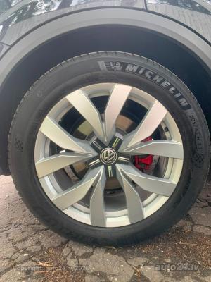 Black Volkswagen Touareg 2018 in Tallinn, with an engine capacity of 3.00 L and mileage of 145 thousand km for 32300 €, photo 15 on AUTOMOTO.COM.LV
