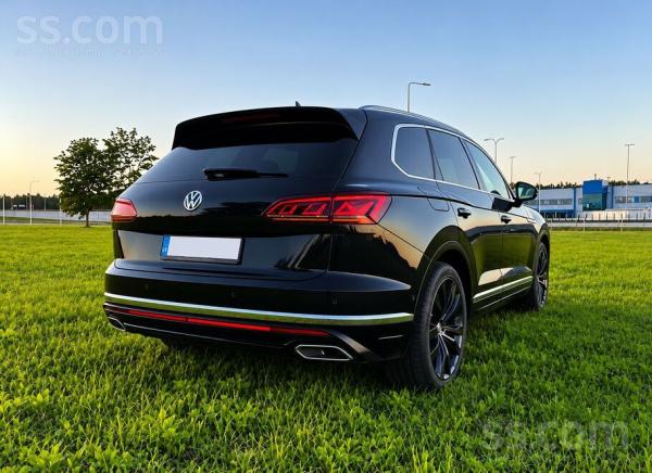 Melns Volkswagen Touareg 2018 Rīga, ar dzinēja tilpumu 3.00 L un nobraukumu 218 tūkst. km par 29900 €, foto 4 vietnē AUTOMOTO.COM.LV