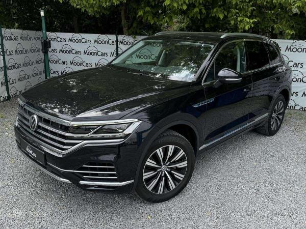 Melns Volkswagen Touareg 2018 Viļņa, ar dzinēja tilpumu 3.00 L un nobraukumu 172 tūkst. km par 32300 €, foto 1 vietnē AUTOMOTO.COM.LV