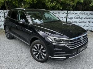 Black Volkswagen Touareg 2018 in Vilnius, with an engine capacity of 3.00 L and mileage of 172 thousand km for 32300 €, photo 4 on AUTOMOTO.COM.LV