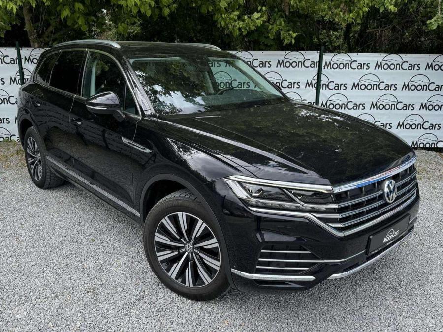 Black Volkswagen Touareg 2018 in Vilnius, with an engine capacity of 3.00 L and mileage of 172 thousand km for 32300 €, photo 4 on AUTOMOTO.COM.LV