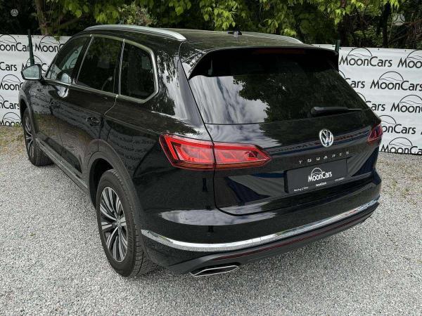 Melns Volkswagen Touareg 2018 Viļņa, ar dzinēja tilpumu 3.00 L un nobraukumu 172 tūkst. km par 32300 €, foto 7 vietnē AUTOMOTO.COM.LV