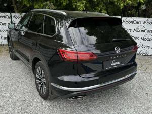 Black Volkswagen Touareg 2018 in Vilnius, with an engine capacity of 3.00 L and mileage of 172 thousand km for 32300 €, photo 7 on AUTOMOTO.COM.LV