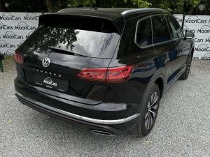 Black Volkswagen Touareg 2018 in Vilnius, with an engine capacity of 3.00 L and mileage of 172 thousand km for 32300 €, photo 9 on AUTOMOTO.COM.LV