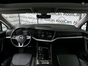 Black Volkswagen Touareg 2018 in Vilnius, with an engine capacity of 3.00 L and mileage of 172 thousand km for 32300 €, photo 11 on AUTOMOTO.COM.LV