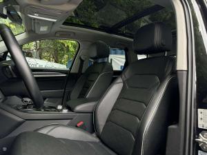Black Volkswagen Touareg 2018 in Vilnius, with an engine capacity of 3.00 L and mileage of 172 thousand km for 32300 €, photo 13 on AUTOMOTO.COM.LV