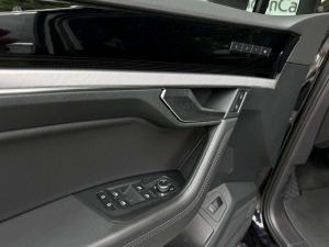 Black Volkswagen Touareg 2018 in Vilnius, with an engine capacity of 3.00 L and mileage of 172 thousand km for 32300 €, photo 22 on AUTOMOTO.COM.LV