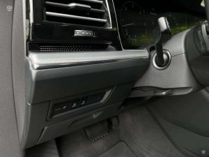 Black Volkswagen Touareg 2018 in Vilnius, with an engine capacity of 3.00 L and mileage of 172 thousand km for 32300 €, photo 23 on AUTOMOTO.COM.LV