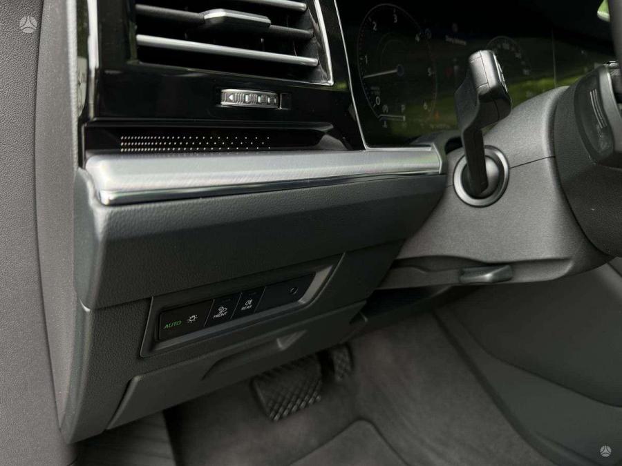Black Volkswagen Touareg 2018 in Vilnius, with an engine capacity of 3.00 L and mileage of 172 thousand km for 32300 €, photo 23 on AUTOMOTO.COM.LV