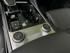 Black Volkswagen Touareg 2018 in Vilnius, with an engine capacity of 3.00 L and mileage of 172 thousand km for 32300 €, photo 25 on AUTOMOTO.COM.LV