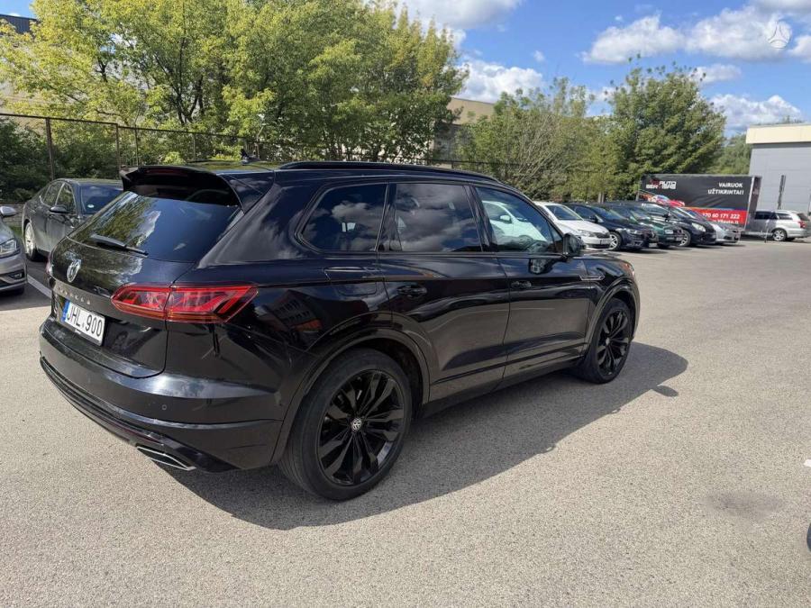 Melns Volkswagen Touareg 2018 Viļņa, ar dzinēja tilpumu 2.97 L un nobraukumu 253 tūkst. km par 24500 €, foto 1 vietnē AUTOMOTO.COM.LV