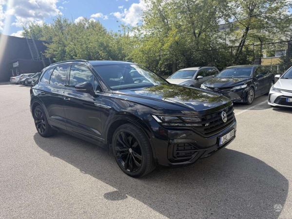 Melns Volkswagen Touareg 2018 Viļņa, ar dzinēja tilpumu 2.97 L un nobraukumu 253 tūkst. km par 24500 €, foto 3 vietnē AUTOMOTO.COM.LV