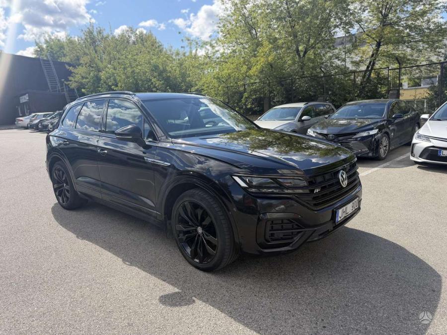 Melns Volkswagen Touareg 2018 Viļņa, ar dzinēja tilpumu 2.97 L un nobraukumu 253 tūkst. km par 24500 €, foto 3 vietnē AUTOMOTO.COM.LV