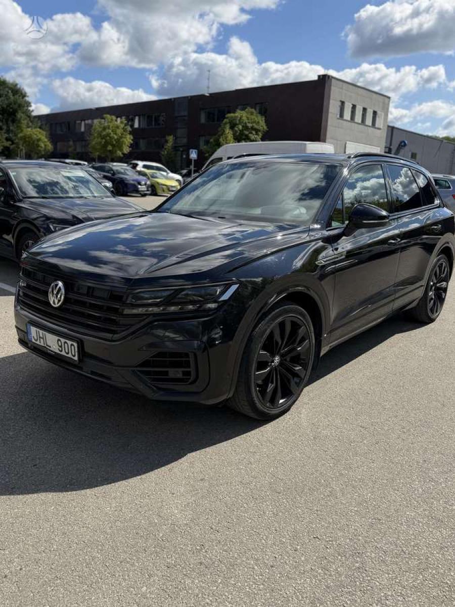 Melns Volkswagen Touareg 2018 Viļņa, ar dzinēja tilpumu 2.97 L un nobraukumu 253 tūkst. km par 24500 €, foto 4 vietnē AUTOMOTO.COM.LV