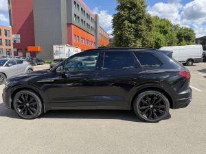 Melns Volkswagen Touareg 2018 Viļņa, ar dzinēja tilpumu 2.97 L un nobraukumu 253 tūkst. km par 24500 €, foto 5 vietnē AUTOMOTO.COM.LV