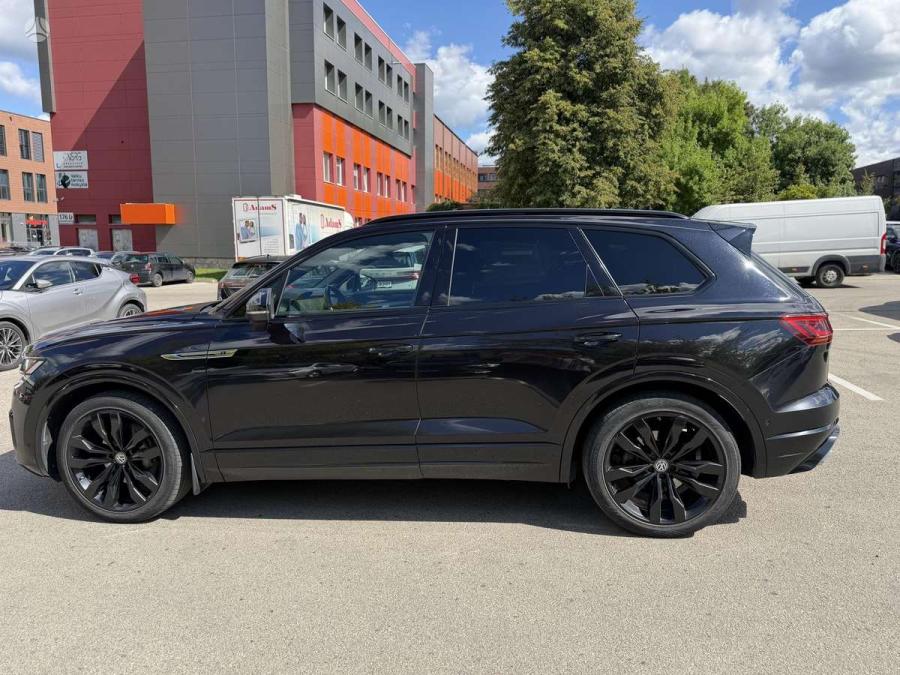 Melns Volkswagen Touareg 2018 Viļņa, ar dzinēja tilpumu 2.97 L un nobraukumu 253 tūkst. km par 24500 €, foto 5 vietnē AUTOMOTO.COM.LV