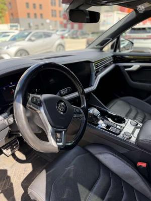 Melns Volkswagen Touareg 2018 Viļņa, ar dzinēja tilpumu 2.97 L un nobraukumu 253 tūkst. km par 24500 €, foto 6 vietnē AUTOMOTO.COM.LV