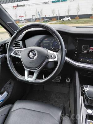 Melns Volkswagen Touareg 2018 Rīga, ar dzinēja tilpumu 3.00 L un nobraukumu 133 tūkst. km par 32000 €, foto 9 vietnē AUTOMOTO.COM.LV