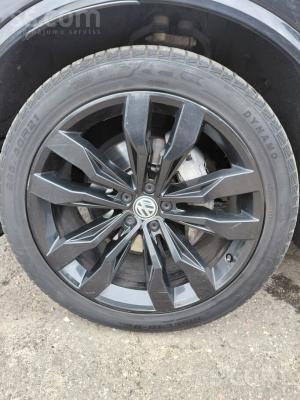 Melns Volkswagen Touareg 2018 Rīga, ar dzinēja tilpumu 3.00 L un nobraukumu 133 tūkst. km par 32000 €, foto 24 vietnē AUTOMOTO.COM.LV