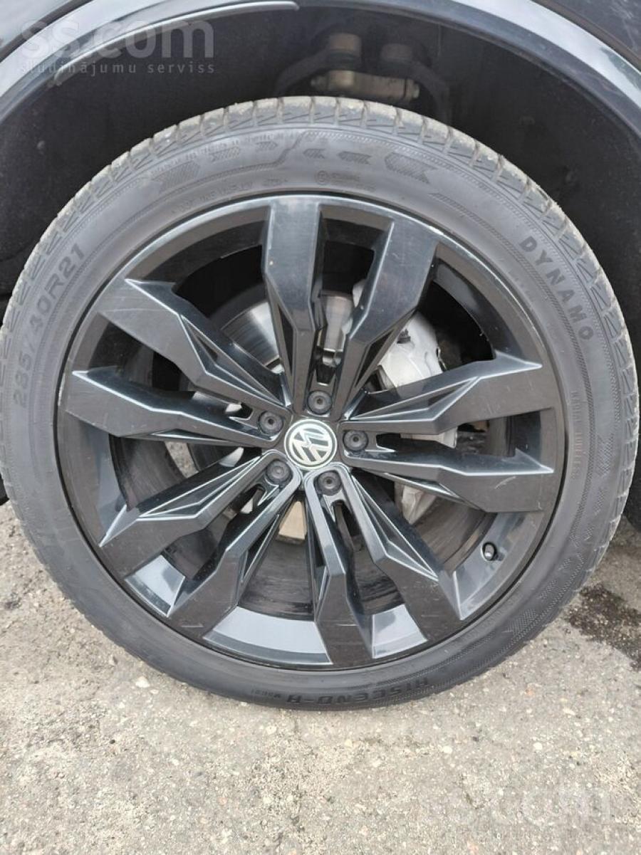 Melns Volkswagen Touareg 2018 Rīga, ar dzinēja tilpumu 3.00 L un nobraukumu 133 tūkst. km par 32000 €, foto 24 vietnē AUTOMOTO.COM.LV