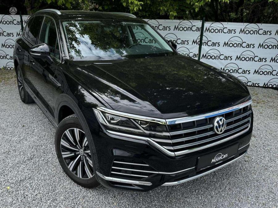 Melns Volkswagen Touareg 2018 Viļņa, ar dzinēja tilpumu 3.00 L un nobraukumu 172 tūkst. km par 32300 €, foto 5 vietnē AUTOMOTO.COM.LV