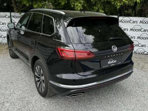 Melns Volkswagen Touareg 2018 Viļņa, ar dzinēja tilpumu 3.00 L un nobraukumu 172 tūkst. km par 32300 €, foto 7 vietnē AUTOMOTO.COM.LV