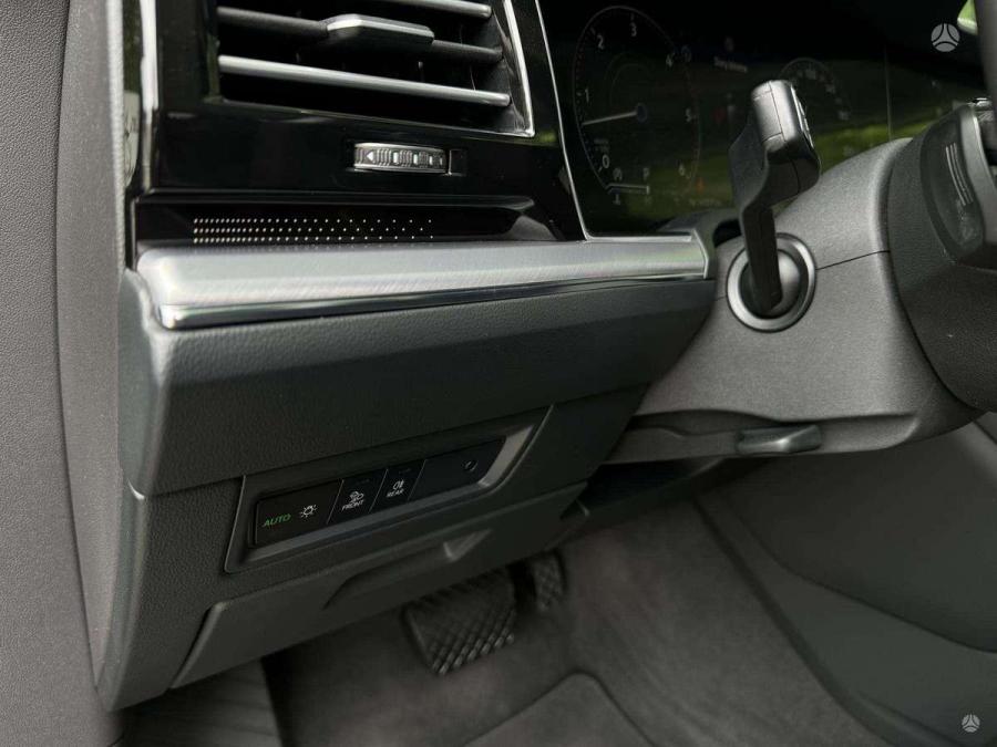 Melns Volkswagen Touareg 2018 Viļņa, ar dzinēja tilpumu 3.00 L un nobraukumu 172 tūkst. km par 32300 €, foto 23 vietnē AUTOMOTO.COM.LV