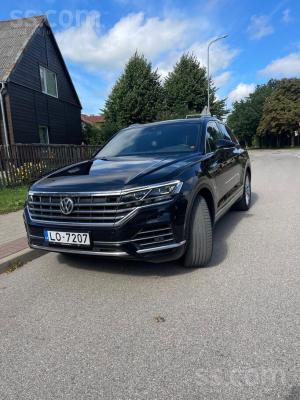 Black Volkswagen Touareg 2018 in Riga, with an engine capacity of 3.00 L and mileage of 147 thousand km for 30500 €, photo  on AUTOMOTO.COM.LV