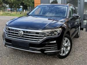 Black Volkswagen Touareg 2018 in Kaunas, with an engine capacity of 3.00 L and mileage of 173 thousand km for 30950 €, photo  on AUTOMOTO.COM.LV