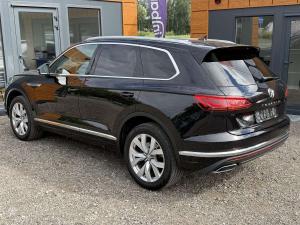 Black Volkswagen Touareg 2018 in Kaunas, with an engine capacity of 3.00 L and mileage of 173 thousand km for 30950 €, photo 4 on AUTOMOTO.COM.LV