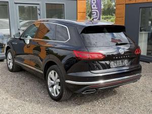 Black Volkswagen Touareg 2018 in Kaunas, with an engine capacity of 3.00 L and mileage of 173 thousand km for 30950 €, photo 6 on AUTOMOTO.COM.LV