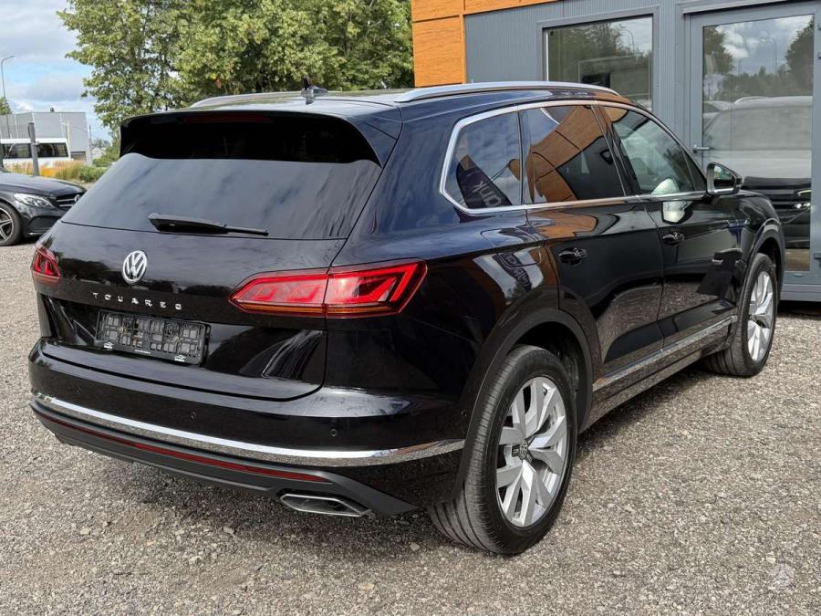 Black Volkswagen Touareg 2018 in Kaunas, with an engine capacity of 3.00 L and mileage of 173 thousand km for 30950 €, photo 9 on AUTOMOTO.COM.LV