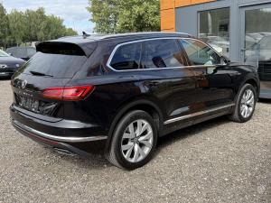 Black Volkswagen Touareg 2018 in Kaunas, with an engine capacity of 3.00 L and mileage of 173 thousand km for 30950 €, photo 11 on AUTOMOTO.COM.LV