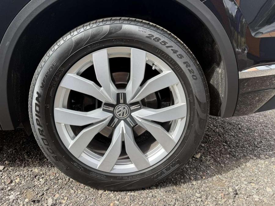 Black Volkswagen Touareg 2018 in Kaunas, with an engine capacity of 3.00 L and mileage of 173 thousand km for 30950 €, photo 15 on AUTOMOTO.COM.LV