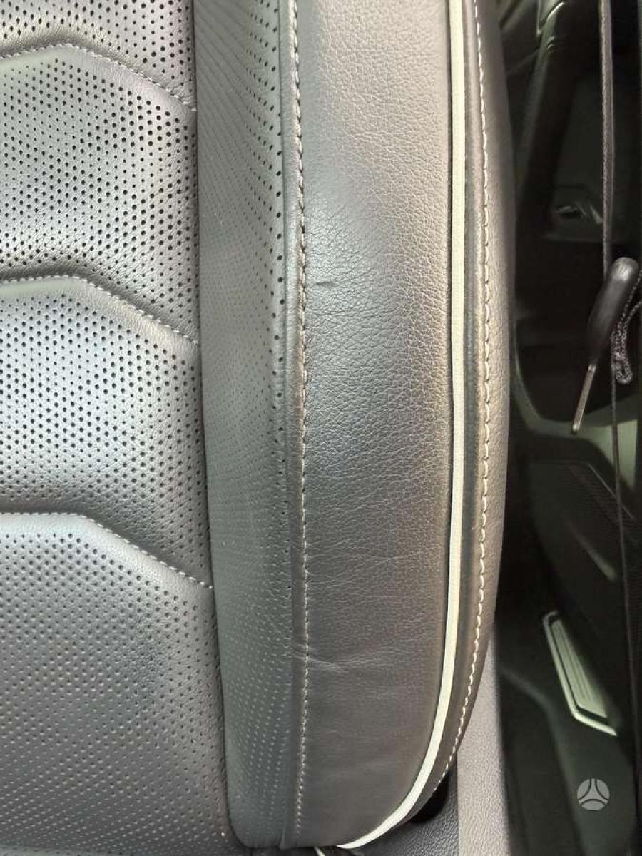 Black Volkswagen Touareg 2018 in Kaunas, with an engine capacity of 3.00 L and mileage of 173 thousand km for 30950 €, photo 20 on AUTOMOTO.COM.LV