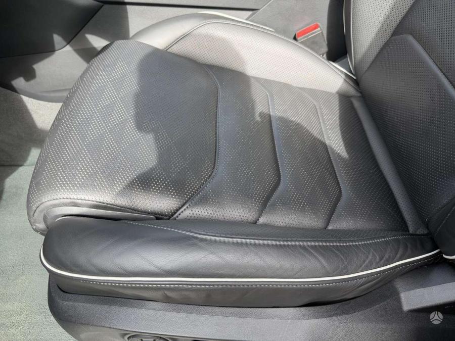 Black Volkswagen Touareg 2018 in Kaunas, with an engine capacity of 3.00 L and mileage of 173 thousand km for 30950 €, photo 22 on AUTOMOTO.COM.LV