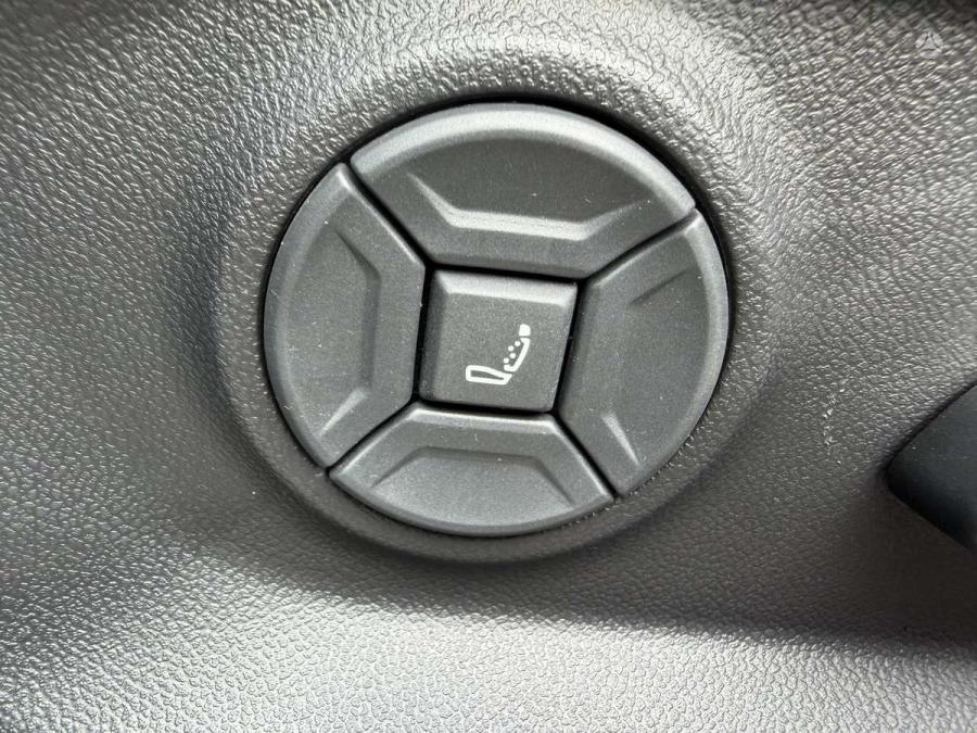 Black Volkswagen Touareg 2018 in Kaunas, with an engine capacity of 3.00 L and mileage of 173 thousand km for 30950 €, photo 24 on AUTOMOTO.COM.LV