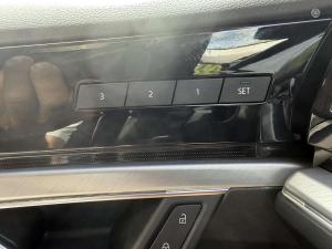 Black Volkswagen Touareg 2018 in Kaunas, with an engine capacity of 3.00 L and mileage of 173 thousand km for 30950 €, photo 26 on AUTOMOTO.COM.LV